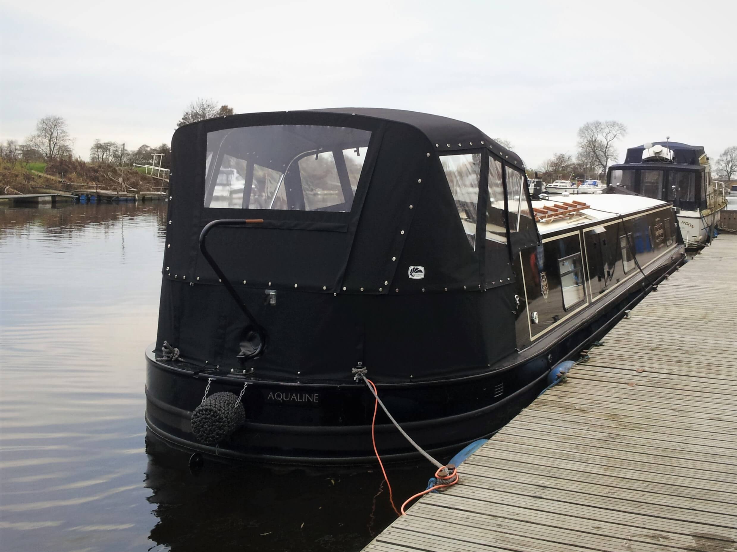 Wide Beam Cruiser Stern Hood - Canvasman