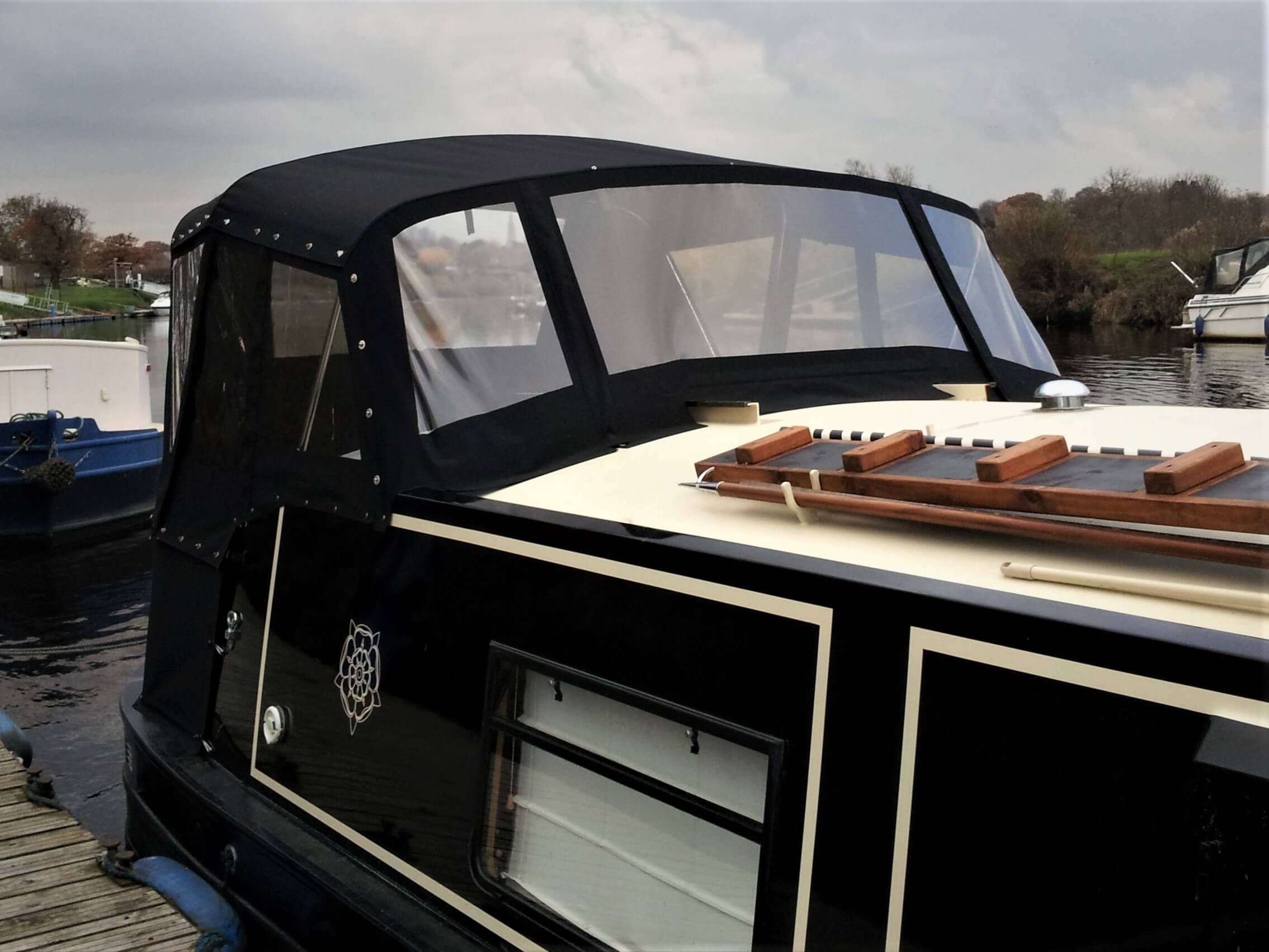 Wide Beam Cruiser Stern Hood - Canvasman