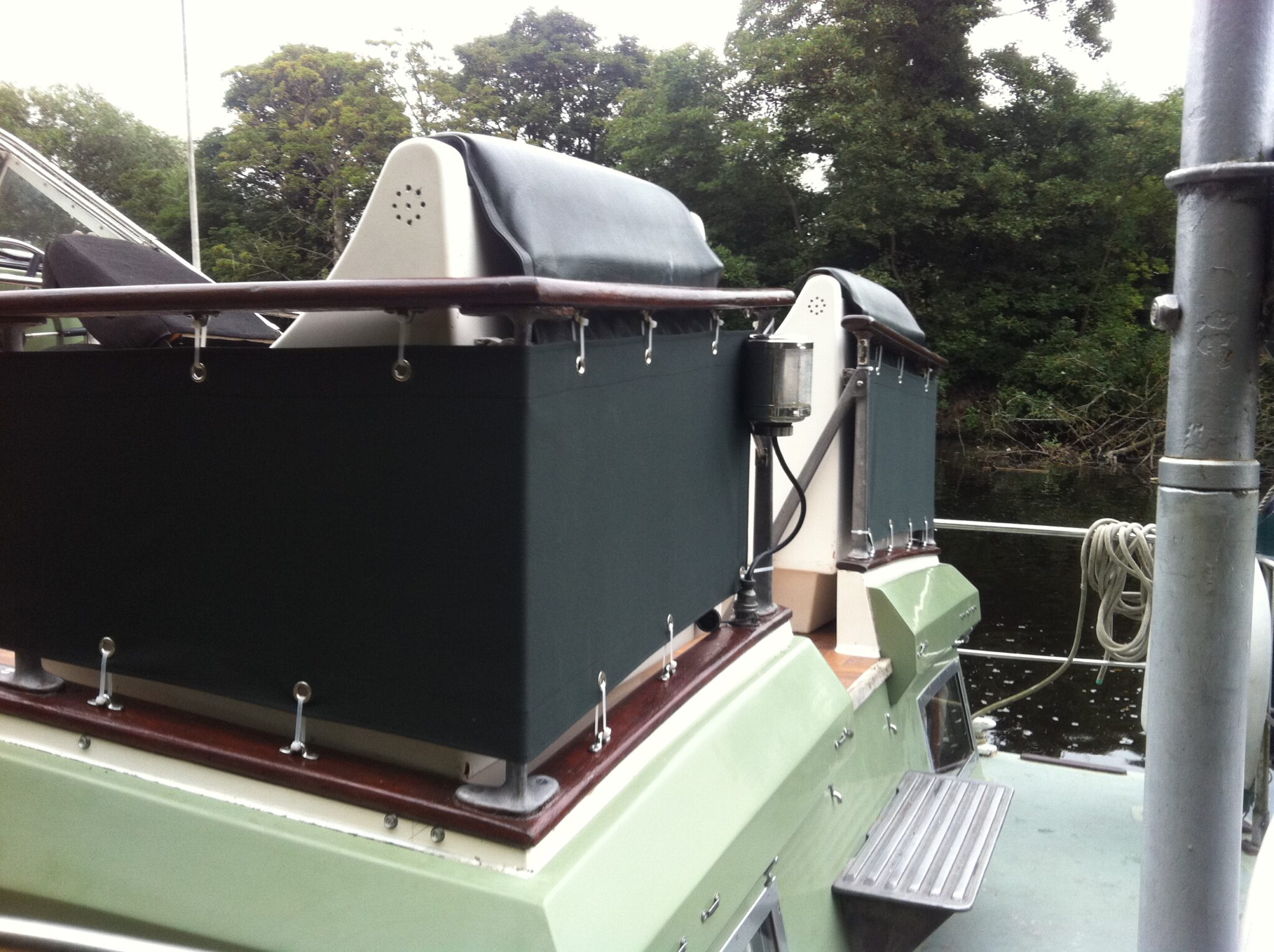 Bespoke Yacht Spray Hoods: Precision Craftsmanship - Canvasman