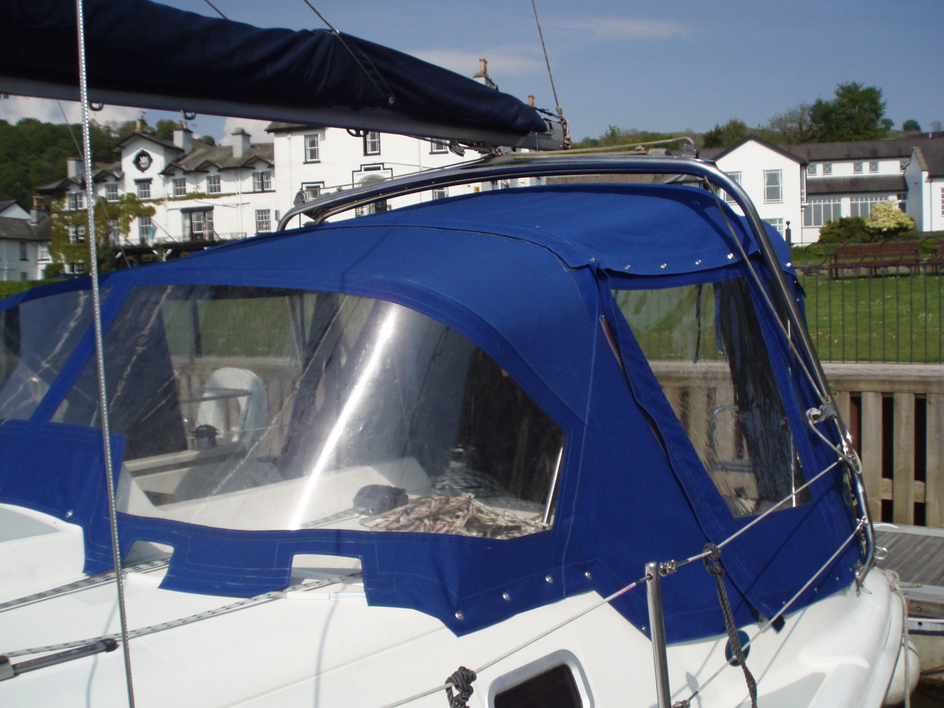 Motor Cruiser Cockpit Canopies - Canvasman