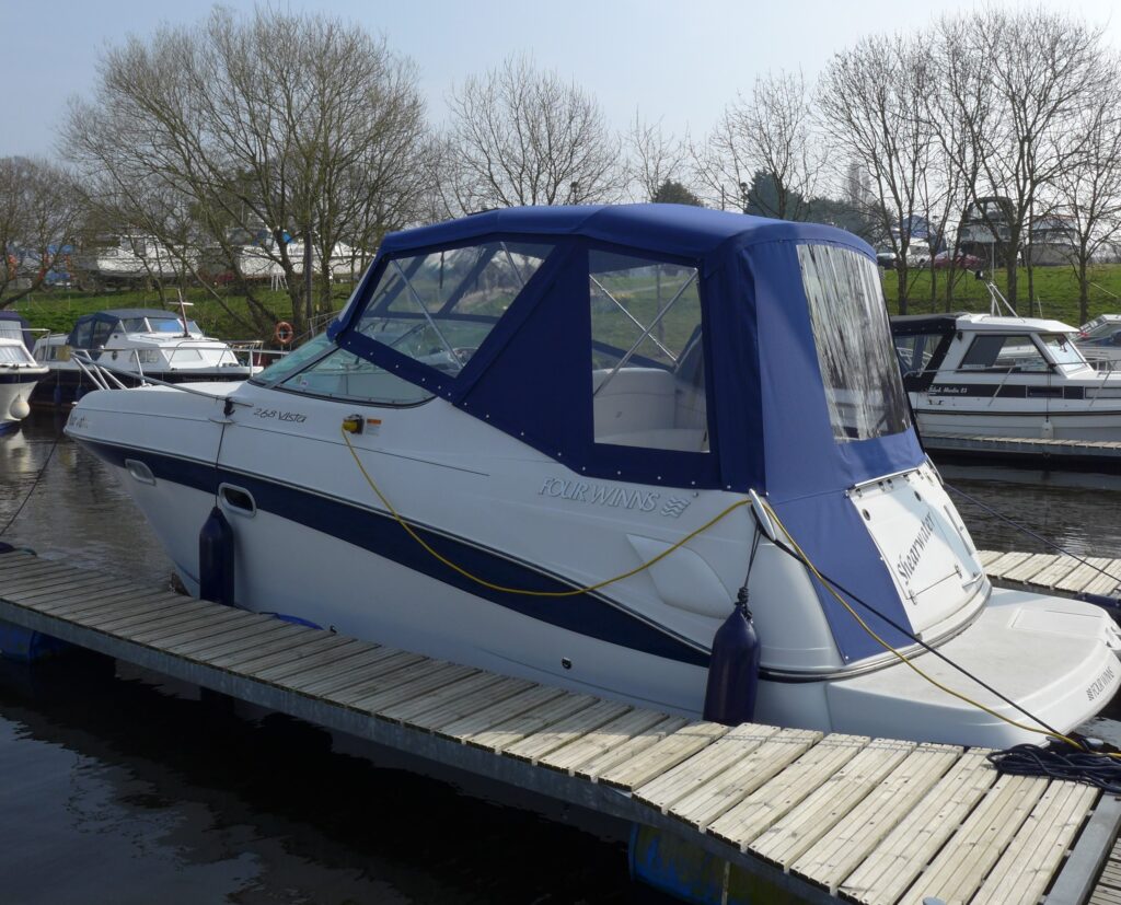 Motor Cruiser Cockpit Canopies - Canvasman