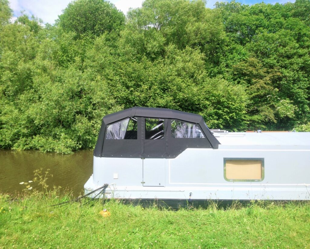 Wide Beam Cruiser Stern Skirt - Canvasman